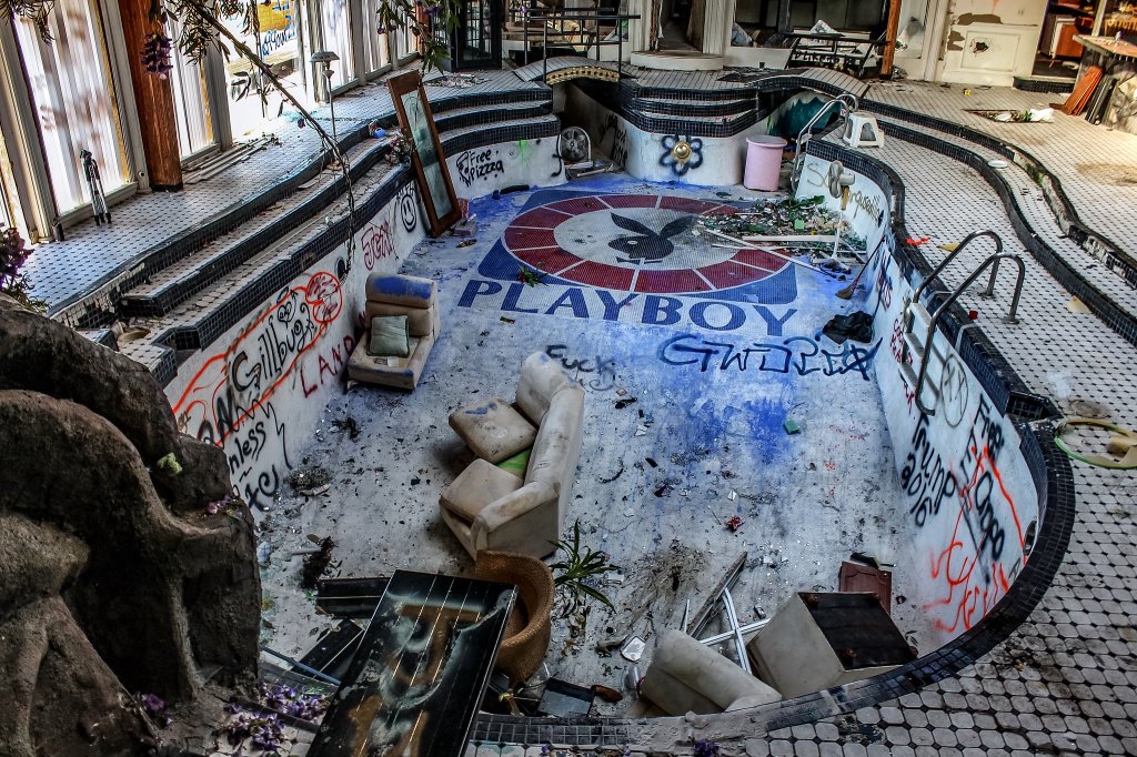Swingers Tiki Palace – Abandoned Southeast