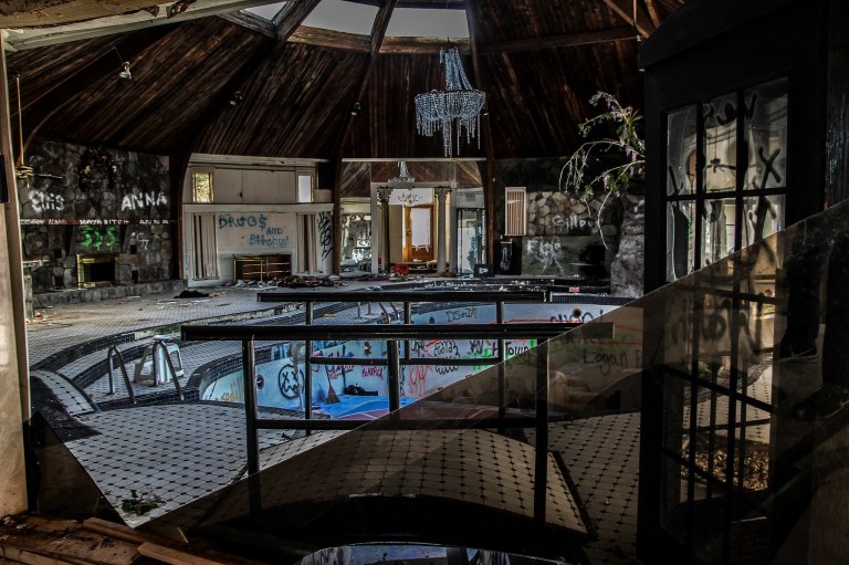 Swingers Tiki Palace – Abandoned Southeast