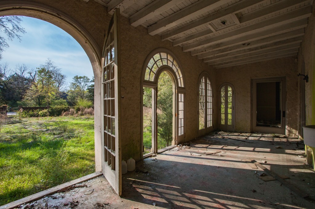 Outlaw House – Abandoned Southeast