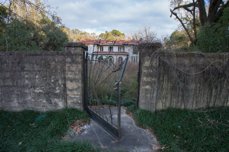 Outlaw House – Abandoned Southeast