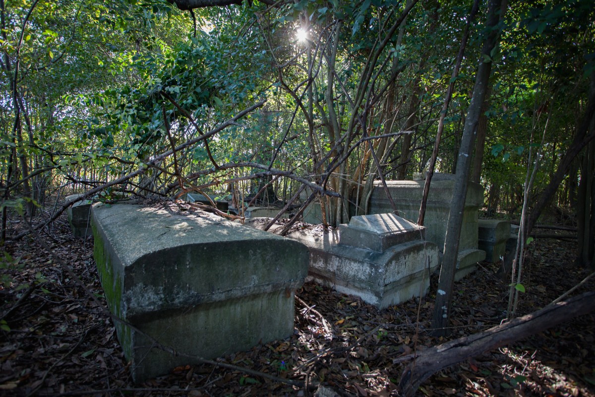 Plantation Cemetery – Abandoned Southeast