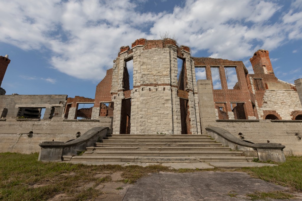 Dungeness Ruins on Cumberland Island – Abandoned Southeast